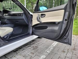 White BMW 320 2006 in Riga, with an engine capacity of 2.00 L and mileage of 312 thousand km for 2000 €, photo 17 on AUTOMOTO.COM.LV