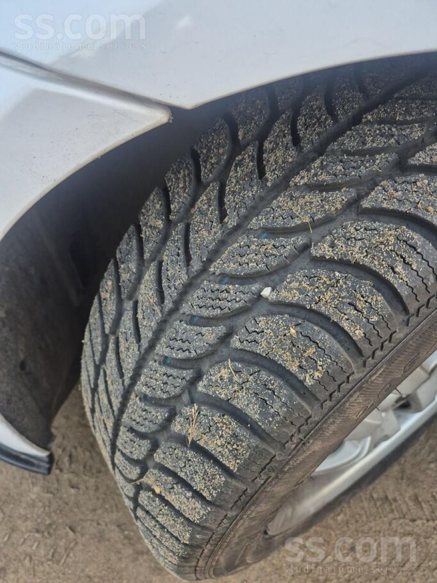 Balts BMW 320 2006 Rīga, ar dzinēja tilpumu 2.00 L un nobraukumu 342 tūkst. km par 3750 €, foto 8 vietnē AUTOMOTO.COM.LV