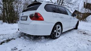 White BMW 320 2007 in Riga, with an engine capacity of 2.00 L and mileage of 293 thousand km for 6100 €, photo 4 on AUTOMOTO.COM.LV