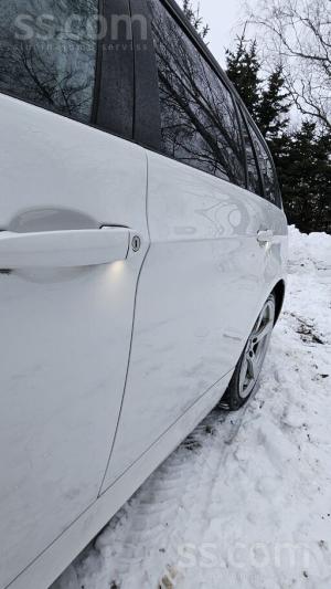 White BMW 320 2007 in Riga, with an engine capacity of 2.00 L and mileage of 293 thousand km for 6100 €, photo 6 on AUTOMOTO.COM.LV