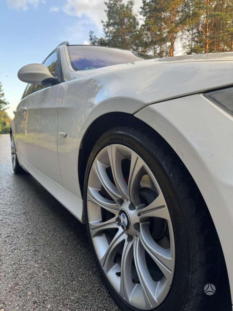 White BMW 320 2007 in Vilnius, with an engine capacity of 2.00 L and mileage of 338 thousand km for 3700 €, photo 9 on AUTOMOTO.COM.LV