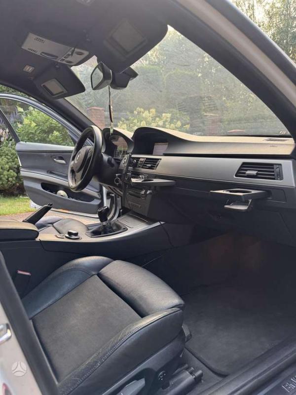 Balts BMW 320 2007 Viļņa, ar dzinēja tilpumu 2.00 L un nobraukumu 338 tūkst. km par 3700 €, foto 10 vietnē AUTOMOTO.COM.LV