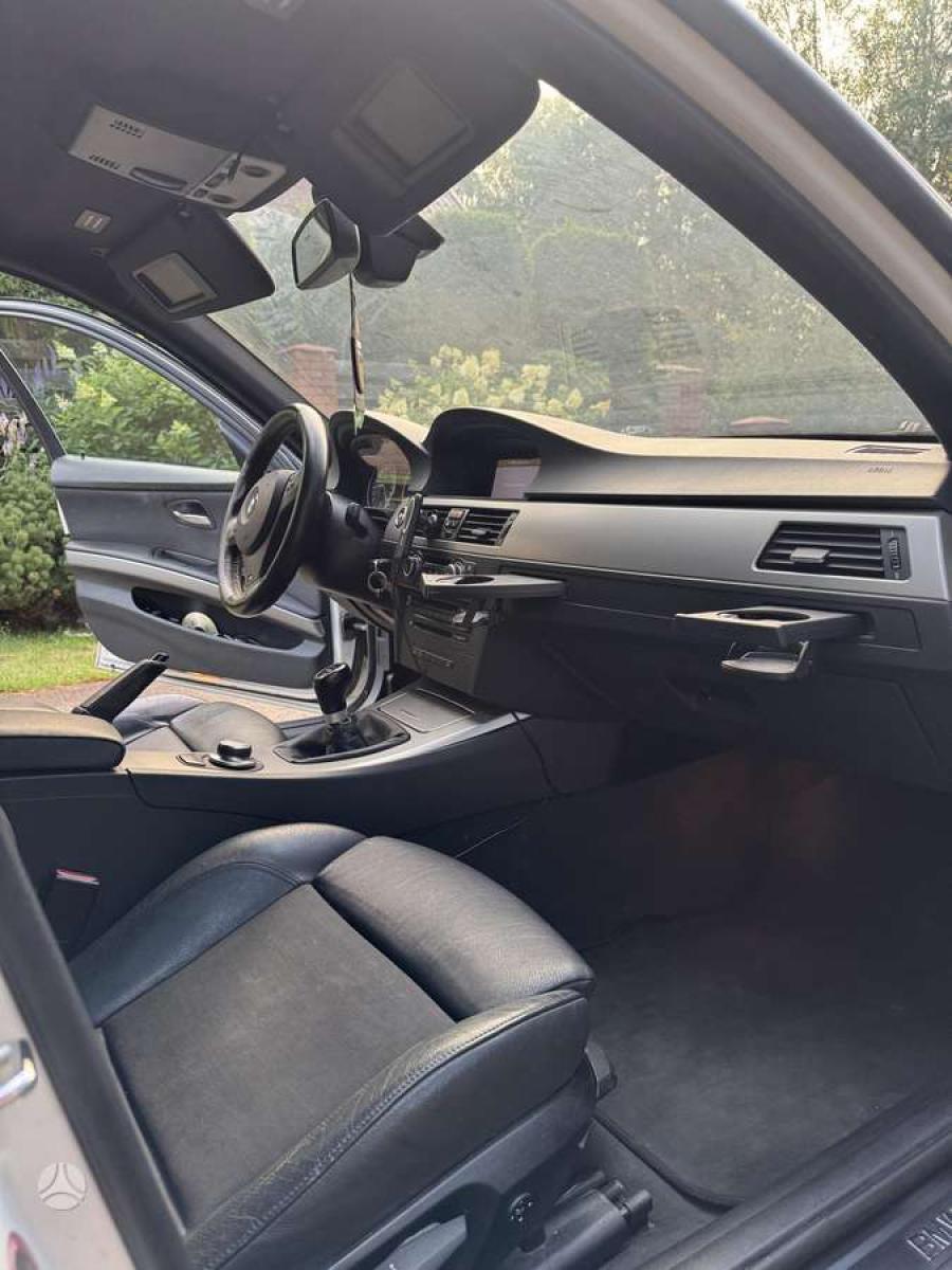 White BMW 320 2007 in Vilnius, with an engine capacity of 2.00 L and mileage of 338 thousand km for 3700 €, photo 11 on AUTOMOTO.COM.LV