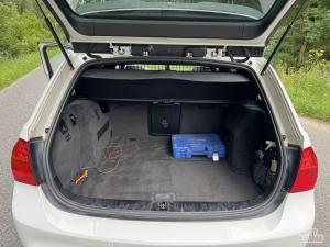 White BMW 320 2007 in Ukmerge, with an engine capacity of 2.00 L and mileage of 410 thousand km for 4700 €, photo 9 on AUTOMOTO.COM.LV