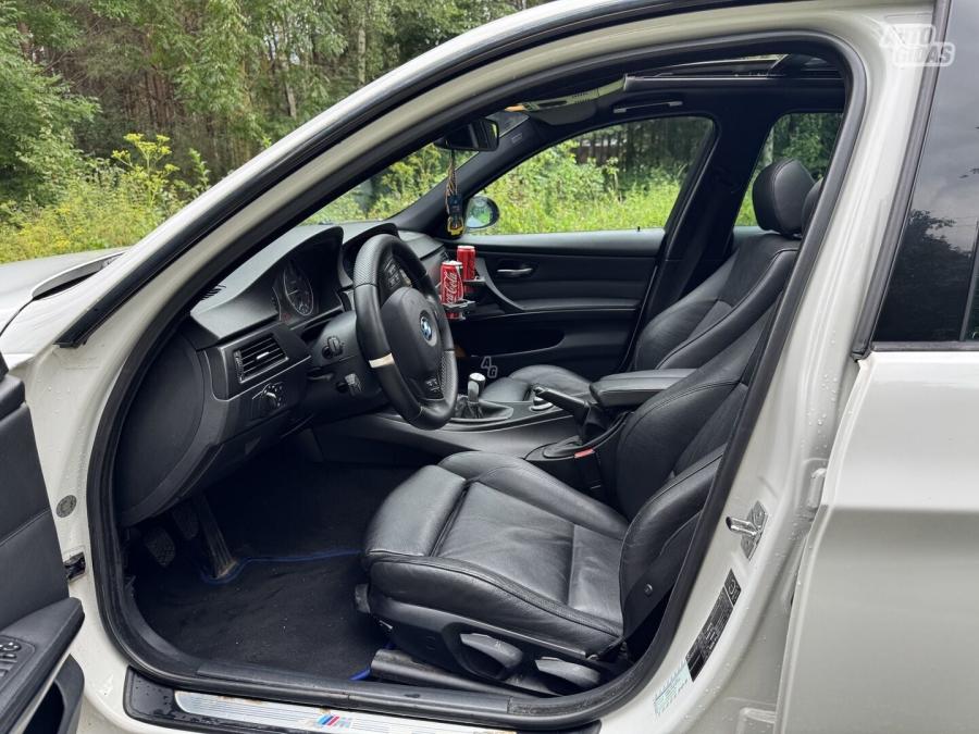 White BMW 320 2007 in Ukmerge, with an engine capacity of 2.00 L and mileage of 410 thousand km for 4700 €, photo 10 on AUTOMOTO.COM.LV