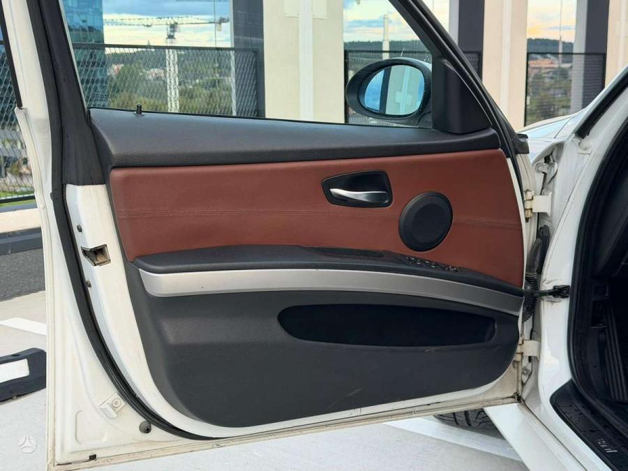 Balts BMW 320 2007 Viļņa, ar dzinēja tilpumu 2.00 L un nobraukumu 310 tūkst. km par 3000 €, foto 11 vietnē AUTOMOTO.COM.LV