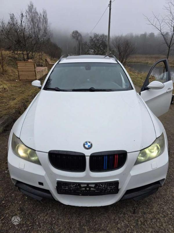 White BMW 320 2008 in Vilnius, with an engine capacity of 2.00 L and mileage of 400 thousand km for 4300 €, photo 1 on AUTOMOTO.COM.LV