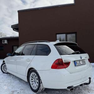 White BMW 320 2008 in Kaisiadorys, with an engine capacity of 2.00 L and mileage of 380 thousand km for 2950 €, photo 12 on AUTOMOTO.COM.LV
