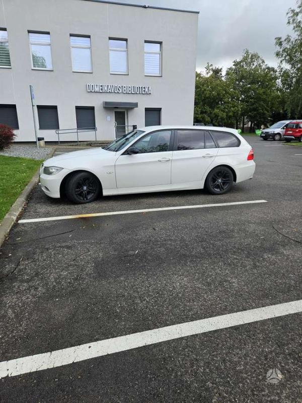 White BMW 320 2008 in Kaunas, with an engine capacity of 2.00 L and mileage of 302 thousand km for 2800 €, photo 3 on AUTOMOTO.COM.LV