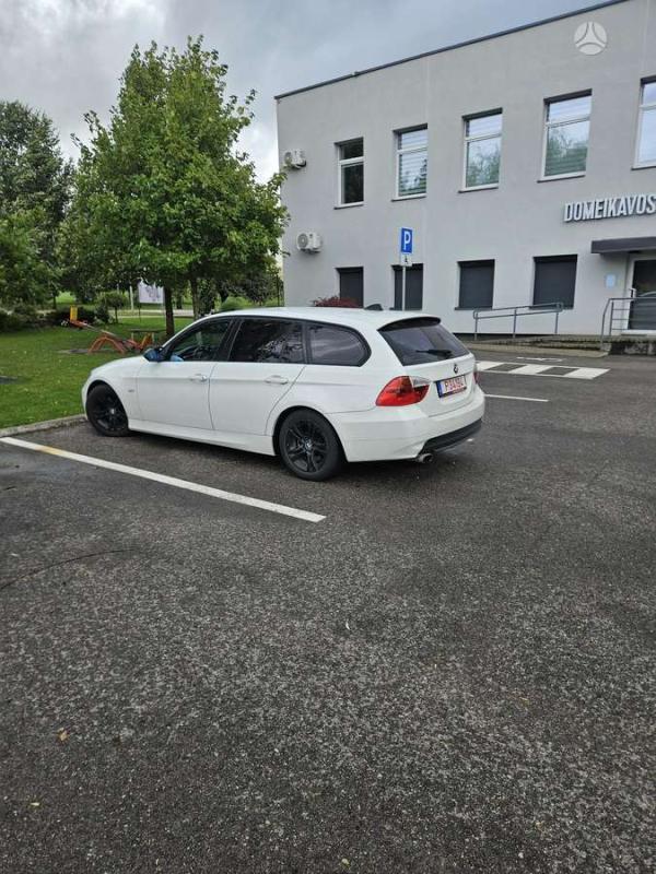 White BMW 320 2008 in Kaunas, with an engine capacity of 2.00 L and mileage of 302 thousand km for 2800 €, photo 4 on AUTOMOTO.COM.LV