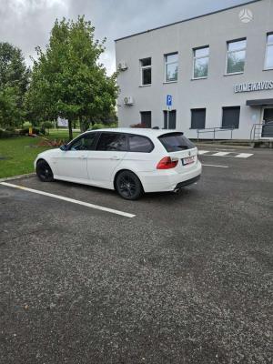 White BMW 320 2008 in Kaunas, with an engine capacity of 2.00 L and mileage of 302 thousand km for 2800 €, photo 4 on AUTOMOTO.COM.LV