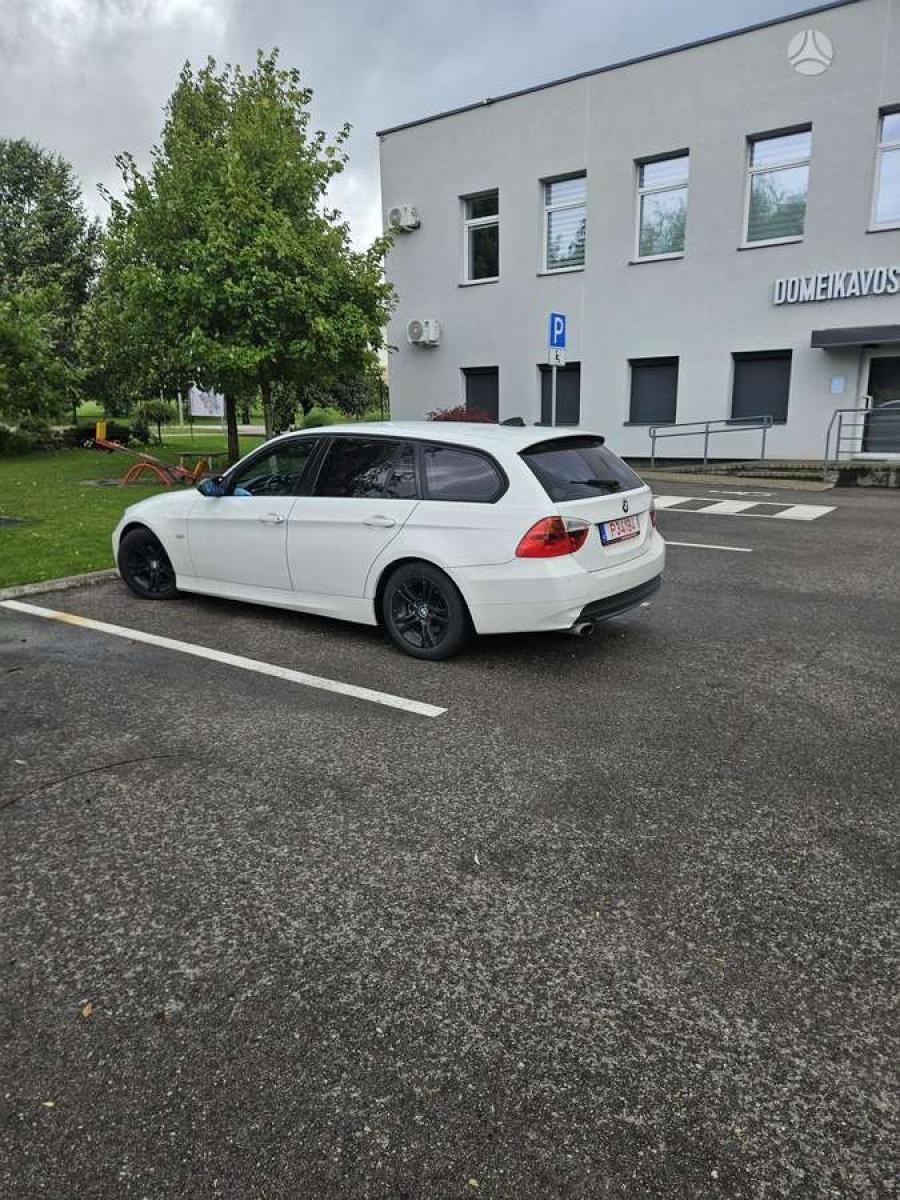 White BMW 320 2008 in Kaunas, with an engine capacity of 2.00 L and mileage of 302 thousand km for 2800 €, photo 4 on AUTOMOTO.COM.LV