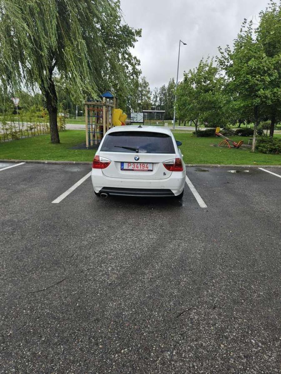 White BMW 320 2008 in Kaunas, with an engine capacity of 2.00 L and mileage of 302 thousand km for 2800 €, photo 5 on AUTOMOTO.COM.LV