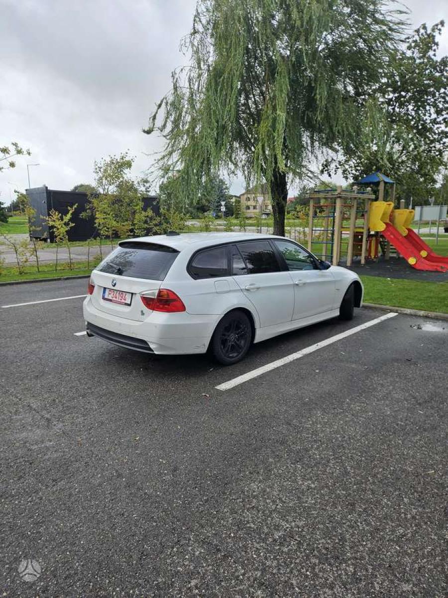 White BMW 320 2008 in Kaunas, with an engine capacity of 2.00 L and mileage of 302 thousand km for 2800 €, photo 6 on AUTOMOTO.COM.LV