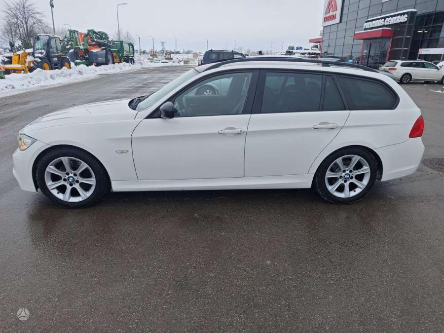 Balts BMW 320 2009 Kretinga, ar dzinēja tilpumu 2.00 L un nobraukumu 360 tūkst. km par 5750 €, foto 4 vietnē AUTOMOTO.COM.LV