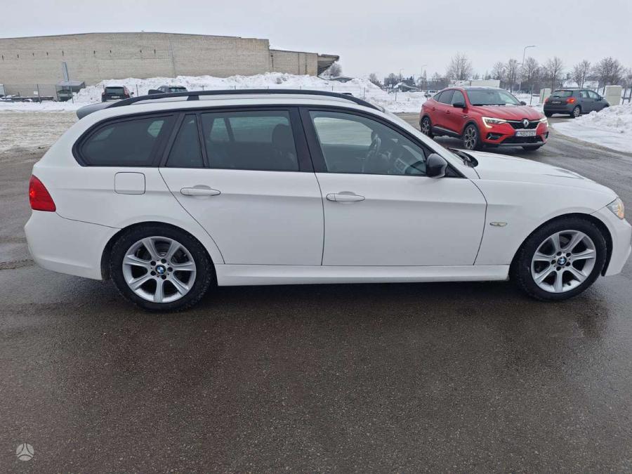 Balts BMW 320 2009 Kretinga, ar dzinēja tilpumu 2.00 L un nobraukumu 360 tūkst. km par 5750 €, foto 7 vietnē AUTOMOTO.COM.LV