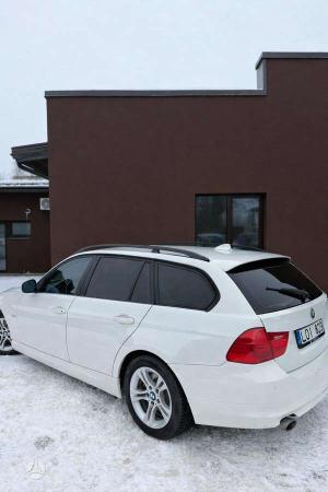 White BMW 320 2009 in Kaisiadorys, with an engine capacity of 2.00 L and mileage of 305 thousand km for 3999 €, photo 7 on AUTOMOTO.COM.LV