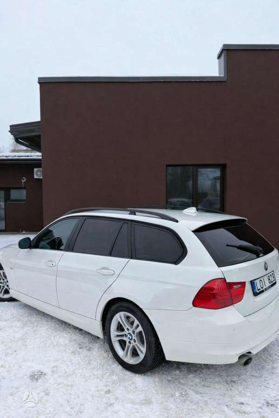 White BMW 320 2009 in Kaisiadorys, with an engine capacity of 2.00 L and mileage of 305 thousand km for 3999 €, photo 7 on AUTOMOTO.COM.LV