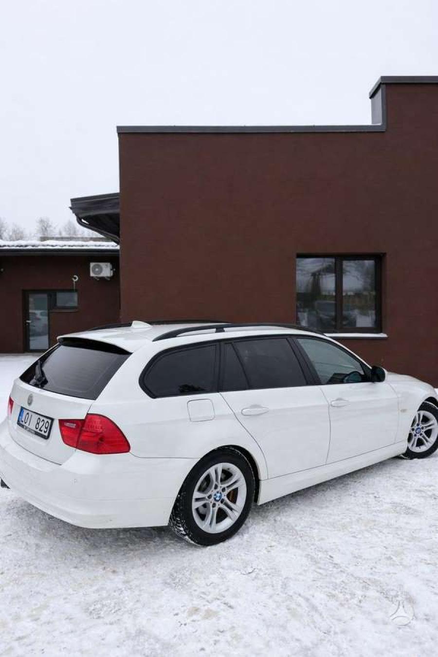 White BMW 320 2009 in Kaisiadorys, with an engine capacity of 2.00 L and mileage of 305 thousand km for 3999 €, photo 8 on AUTOMOTO.COM.LV