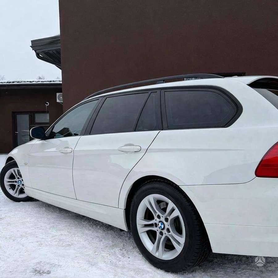 White BMW 320 2009 in Kaisiadorys, with an engine capacity of 2.00 L and mileage of 305 thousand km for 3999 €, photo 10 on AUTOMOTO.COM.LV
