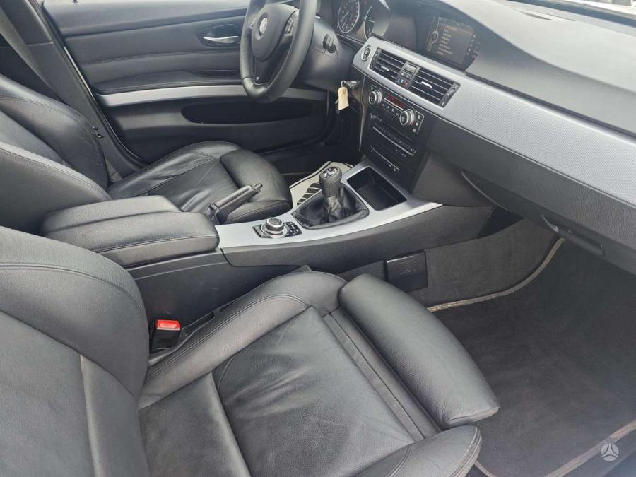 Balts BMW 320 2009 Kretinga, ar dzinēja tilpumu 2.00 L un nobraukumu 350 tūkst. km par 5650 €, foto 13 vietnē AUTOMOTO.COM.LV