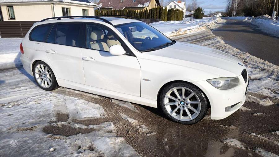 White BMW 320 2009 in Utena, with an engine capacity of 2.00 L and mileage of 338 thousand km for 5050 €, photo 6 on AUTOMOTO.COM.LV