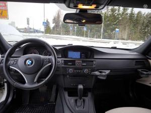 White BMW 320 2009 in Utena, with an engine capacity of 2.00 L and mileage of 338 thousand km for 5050 €, photo 7 on AUTOMOTO.COM.LV
