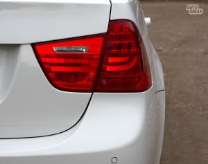 White BMW 320 2009 in Petrikaiciai, with an engine capacity of 2.00 L and mileage of 291 thousand km for 5699 €, photo 12 on AUTOMOTO.COM.LV
