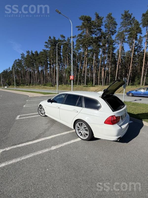 White BMW 320 2009 in Riga, with an engine capacity of 2.00 L and mileage of 380 thousand km for 5000 €, photo 2 on AUTOMOTO.COM.LV