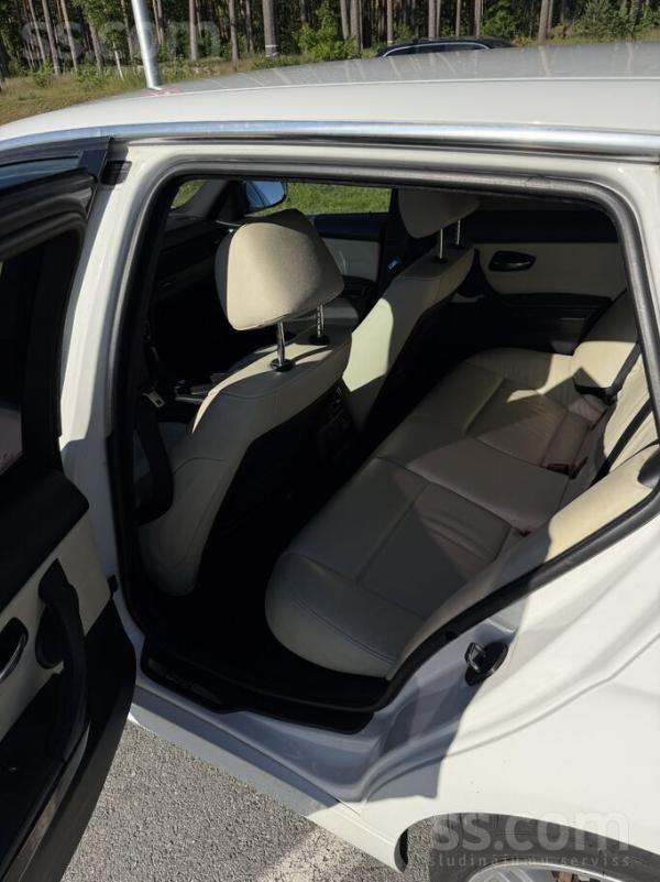 White BMW 320 2009 in Riga, with an engine capacity of 2.00 L and mileage of 380 thousand km for 5000 €, photo 7 on AUTOMOTO.COM.LV