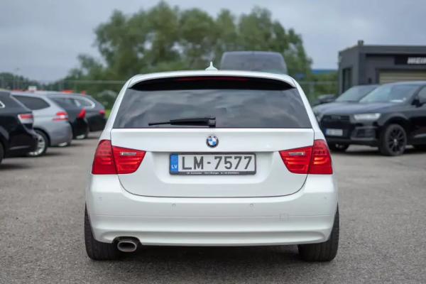 White BMW 320 2009 in Liepaja, with an engine capacity of 2.00 L and mileage of 334 thousand km for 5250 €, photo 3 on AUTOMOTO.COM.LV