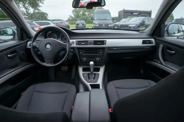 White BMW 320 2009 in Liepaja, with an engine capacity of 2.00 L and mileage of 334 thousand km for 5250 €, photo 7 on AUTOMOTO.COM.LV