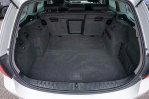 White BMW 320 2009 in Liepaja, with an engine capacity of 2.00 L and mileage of 334 thousand km for 5250 €, photo 11 on AUTOMOTO.COM.LV