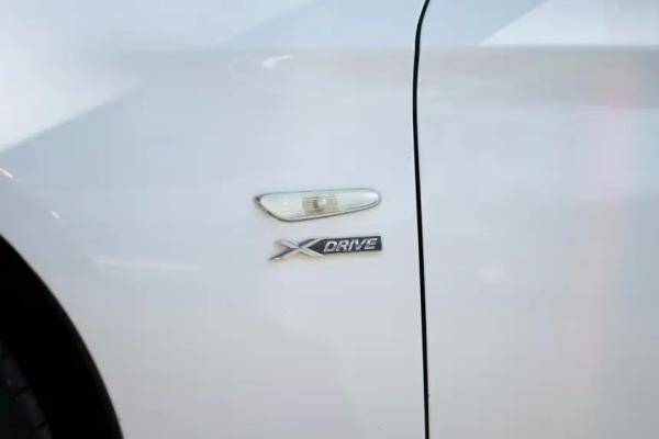 White BMW 320 2009 in Liepaja, with an engine capacity of 2.00 L and mileage of 271 thousand km for 6900 €, photo 7 on AUTOMOTO.COM.LV