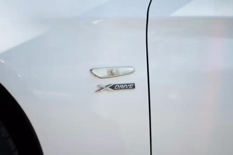 Balts BMW 320 2009 Liepāja, ar dzinēja tilpumu 2.00 L un nobraukumu 271 tūkst. km par 6900 €, foto 8 vietnē AUTOMOTO.COM.LV