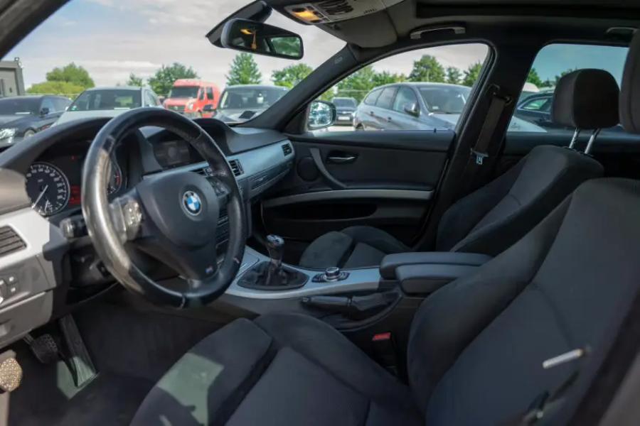 Balts BMW 320 2009 Liepāja, ar dzinēja tilpumu 2.00 L un nobraukumu 271 tūkst. km par 6900 €, foto 10 vietnē AUTOMOTO.COM.LV