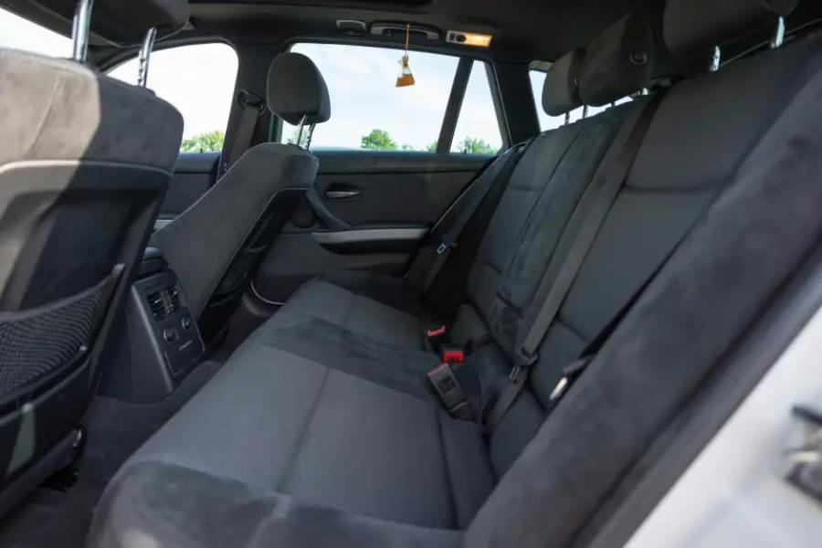 Balts BMW 320 2009 Liepāja, ar dzinēja tilpumu 2.00 L un nobraukumu 271 tūkst. km par 6900 €, foto 11 vietnē AUTOMOTO.COM.LV