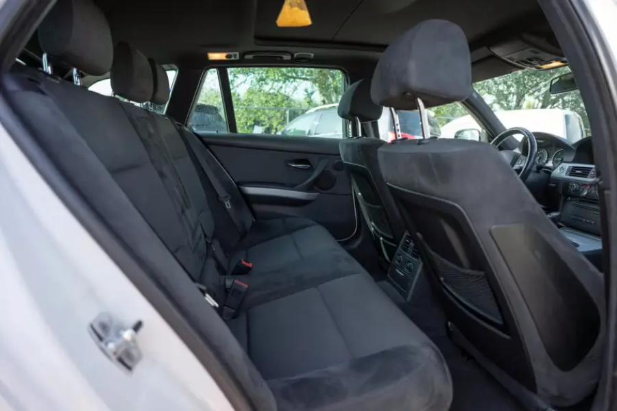 Balts BMW 320 2009 Liepāja, ar dzinēja tilpumu 2.00 L un nobraukumu 271 tūkst. km par 6900 €, foto 12 vietnē AUTOMOTO.COM.LV