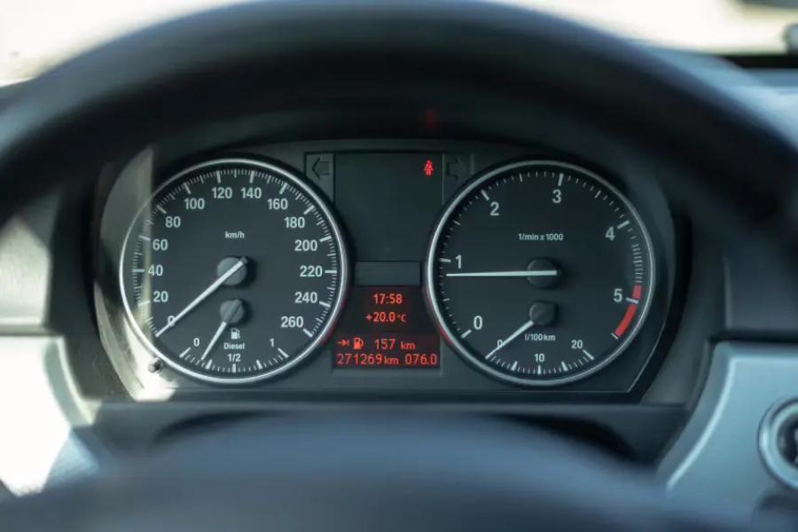 Balts BMW 320 2009 Liepāja, ar dzinēja tilpumu 2.00 L un nobraukumu 271 tūkst. km par 6900 €, foto 14 vietnē AUTOMOTO.COM.LV