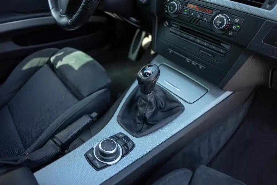 Balts BMW 320 2009 Liepāja, ar dzinēja tilpumu 2.00 L un nobraukumu 271 tūkst. km par 6900 €, foto 16 vietnē AUTOMOTO.COM.LV