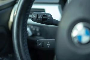 Balts BMW 320 2009 Liepāja, ar dzinēja tilpumu 2.00 L un nobraukumu 271 tūkst. km par 6900 €, foto 21 vietnē AUTOMOTO.COM.LV