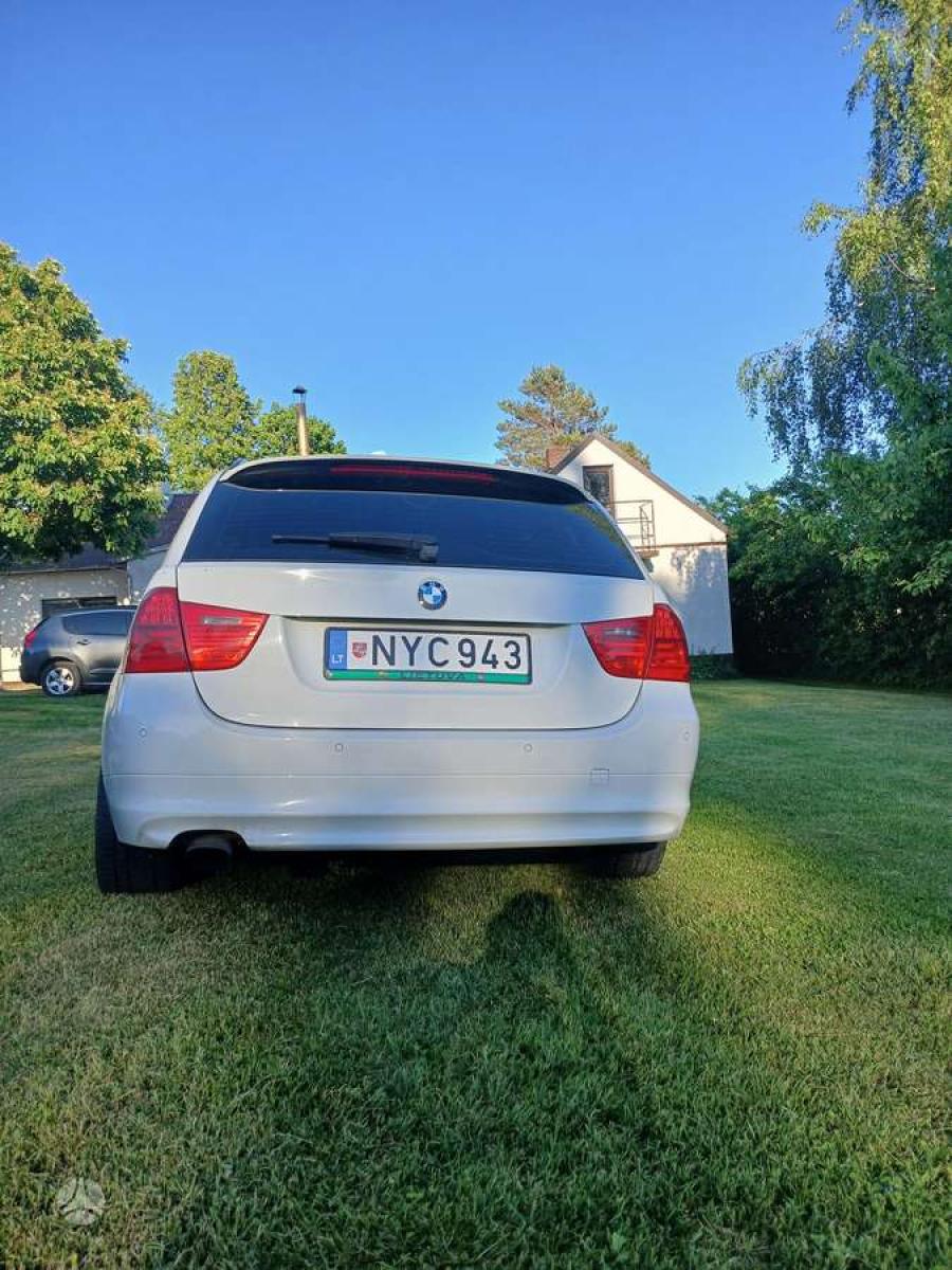 White BMW 320 2009 in Taurage, with an engine capacity of 2.00 L and mileage of 273 thousand km for 3900 €, photo 5 on AUTOMOTO.COM.LV