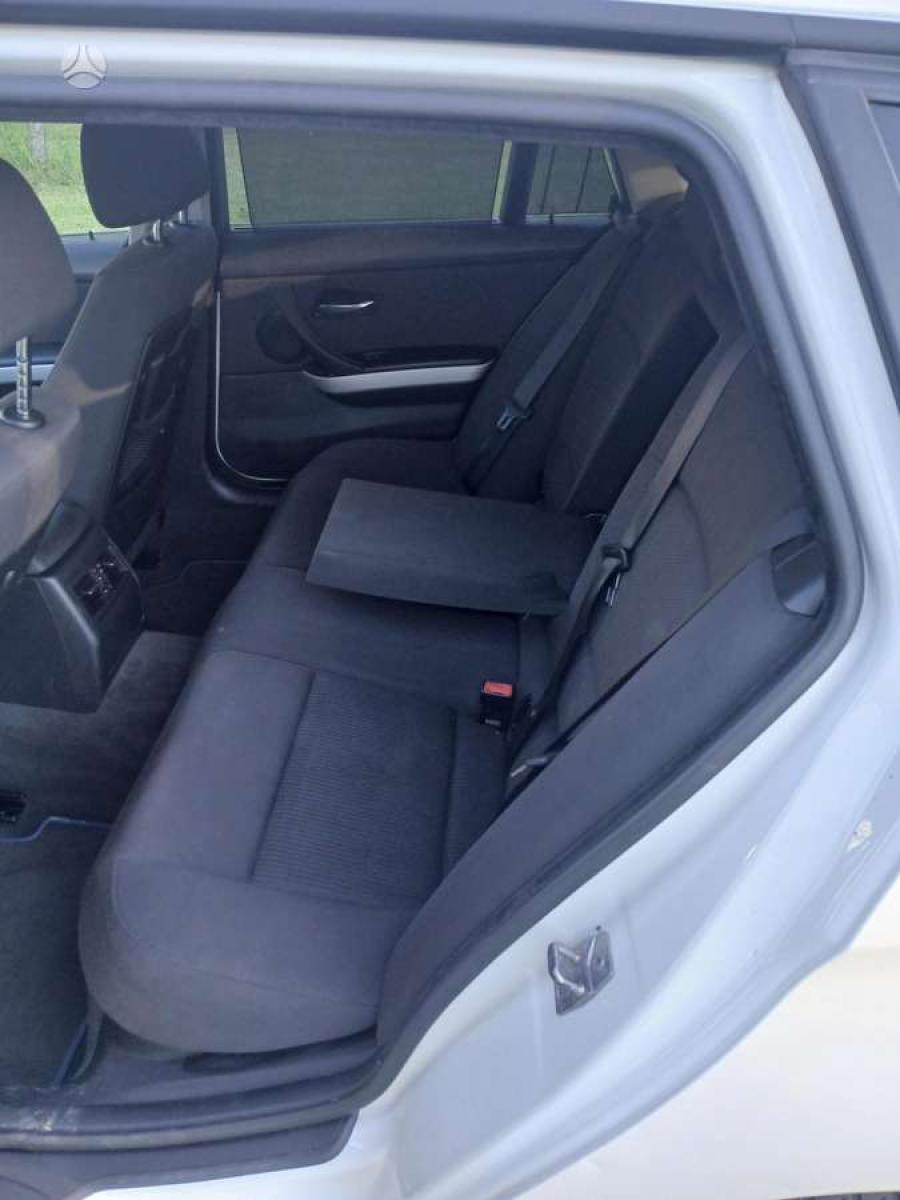 White BMW 320 2009 in Taurage, with an engine capacity of 2.00 L and mileage of 273 thousand km for 3900 €, photo 8 on AUTOMOTO.COM.LV