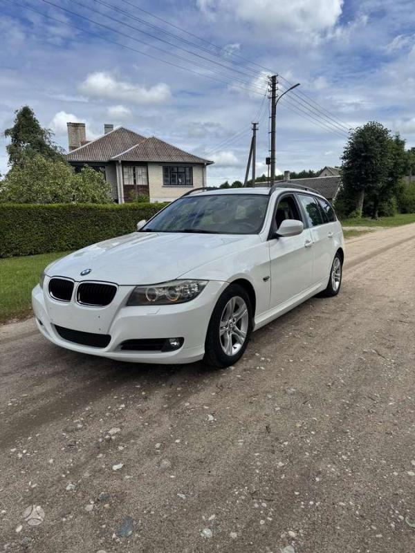 White BMW 320 2009 in Kazlu Ruda, with an engine capacity of 2.00 L and mileage of 296 thousand km for 3500 €, photo 1 on AUTOMOTO.COM.LV