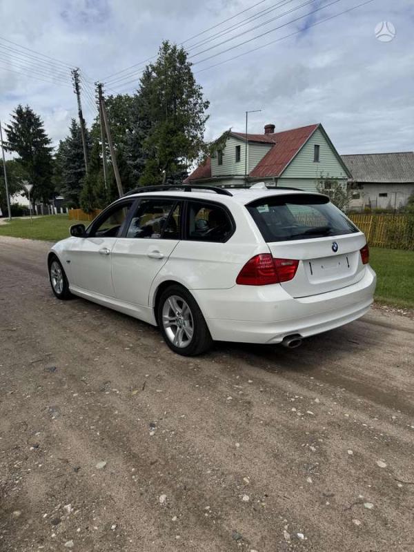 White BMW 320 2009 in Kazlu Ruda, with an engine capacity of 2.00 L and mileage of 296 thousand km for 3500 €, photo 2 on AUTOMOTO.COM.LV