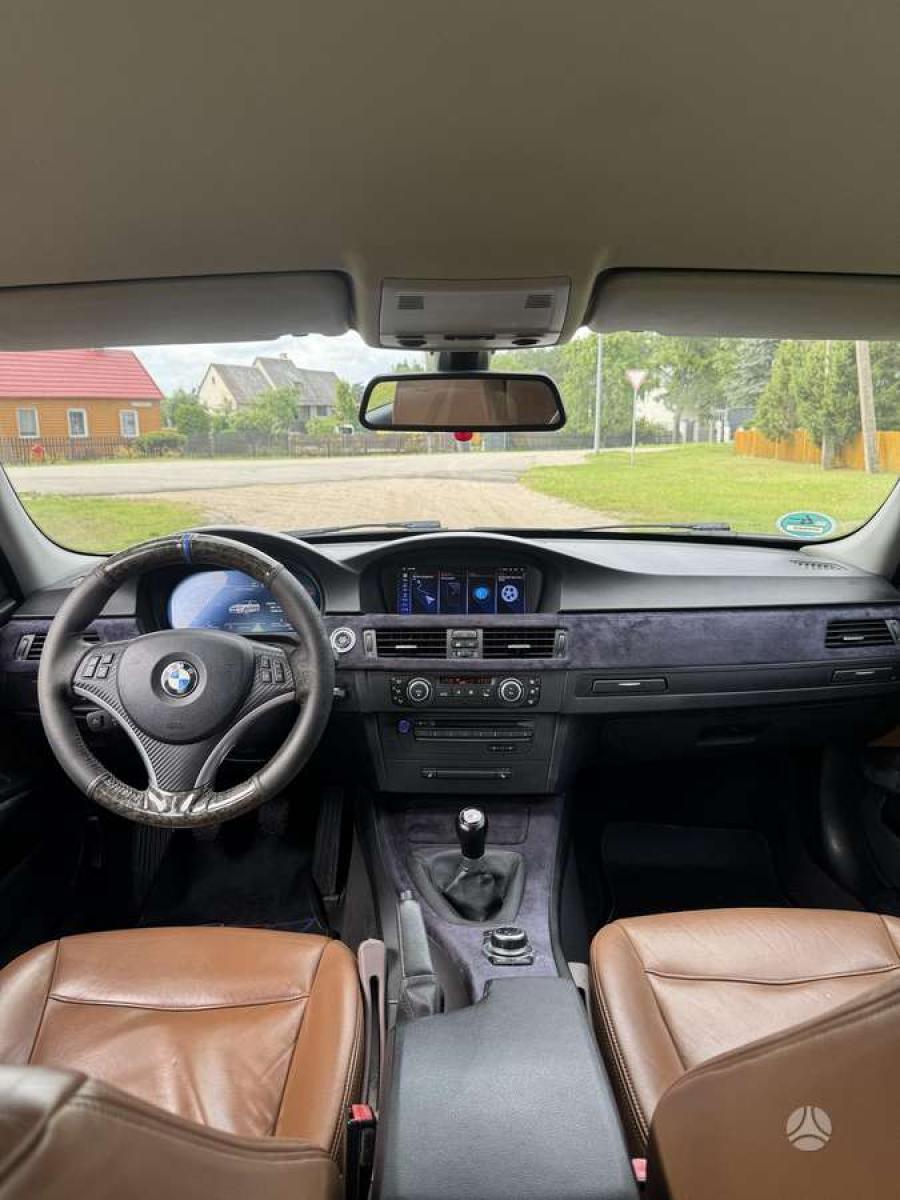 White BMW 320 2009 in Kazlu Ruda, with an engine capacity of 2.00 L and mileage of 296 thousand km for 3500 €, photo 6 on AUTOMOTO.COM.LV