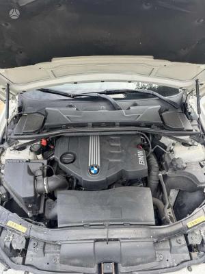 White BMW 320 2009 in Kazlu Ruda, with an engine capacity of 2.00 L and mileage of 296 thousand km for 3500 €, photo 9 on AUTOMOTO.COM.LV