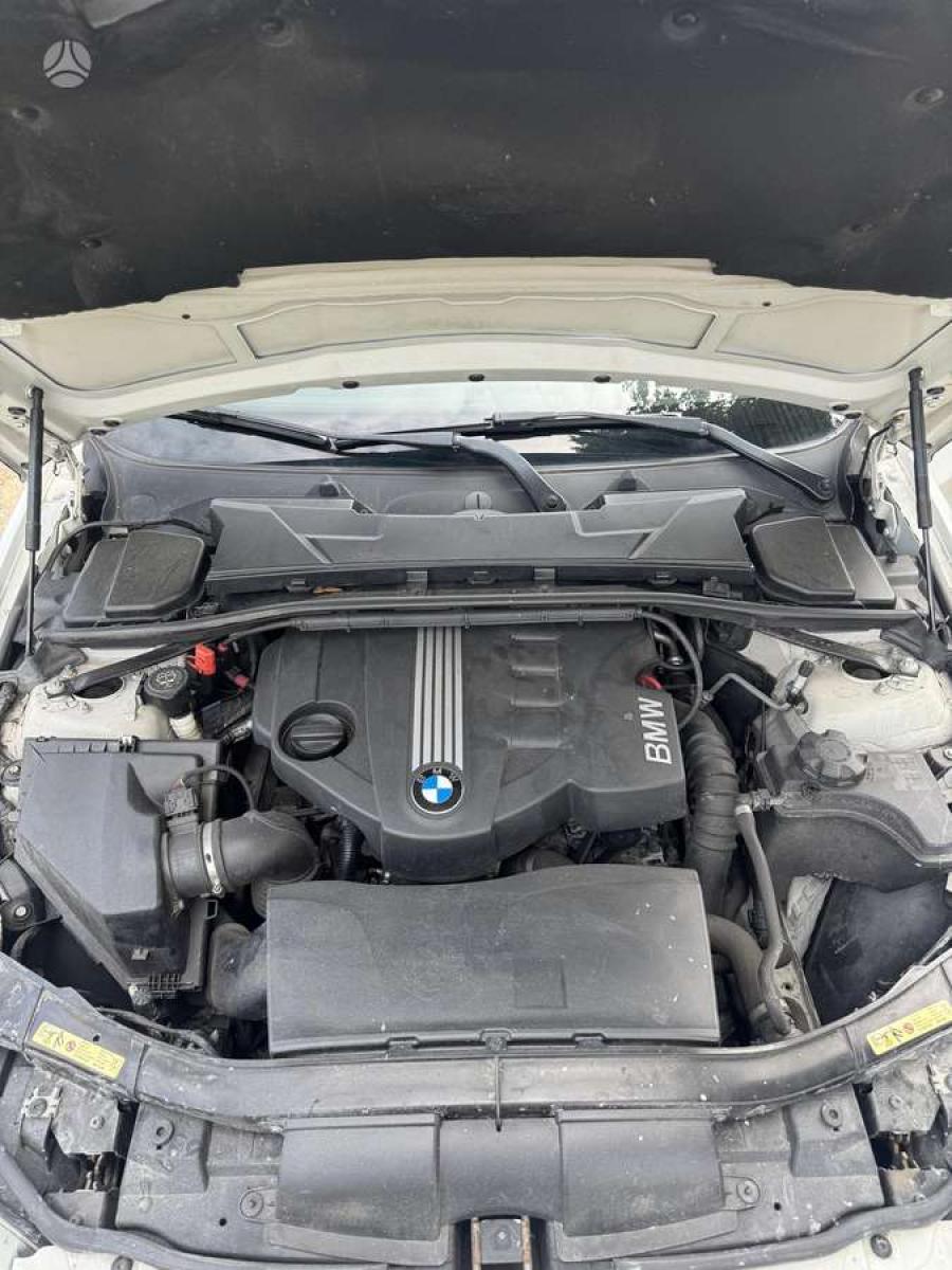 White BMW 320 2009 in Kazlu Ruda, with an engine capacity of 2.00 L and mileage of 296 thousand km for 3500 €, photo 9 on AUTOMOTO.COM.LV