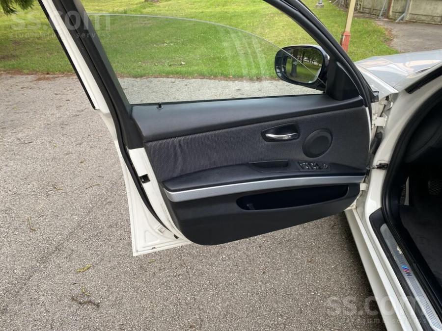 White BMW 320 2009 in Ludza, with an engine capacity of 2.00 L and mileage of 0 thousand km for 4900 €, photo 6 on AUTOMOTO.COM.LV
