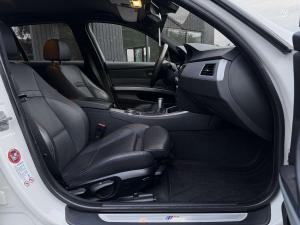 Balts BMW 320 2009 Šauļi, ar dzinēja tilpumu 2.00 L un nobraukumu 339 tūkst. km par 8400 €, foto 13 vietnē AUTOMOTO.COM.LV
